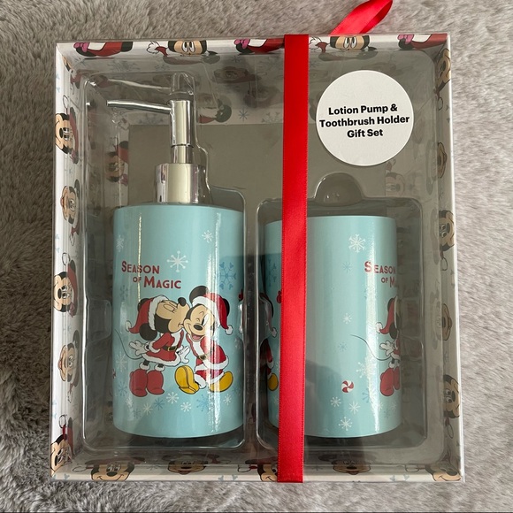 Disney | Bath | Disney Mickey Minnie Season Of Magic Lotion Soap Pump ...